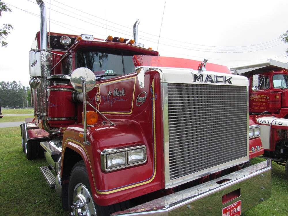Mack CH613 Truck: Specs, Dimensions & Weight